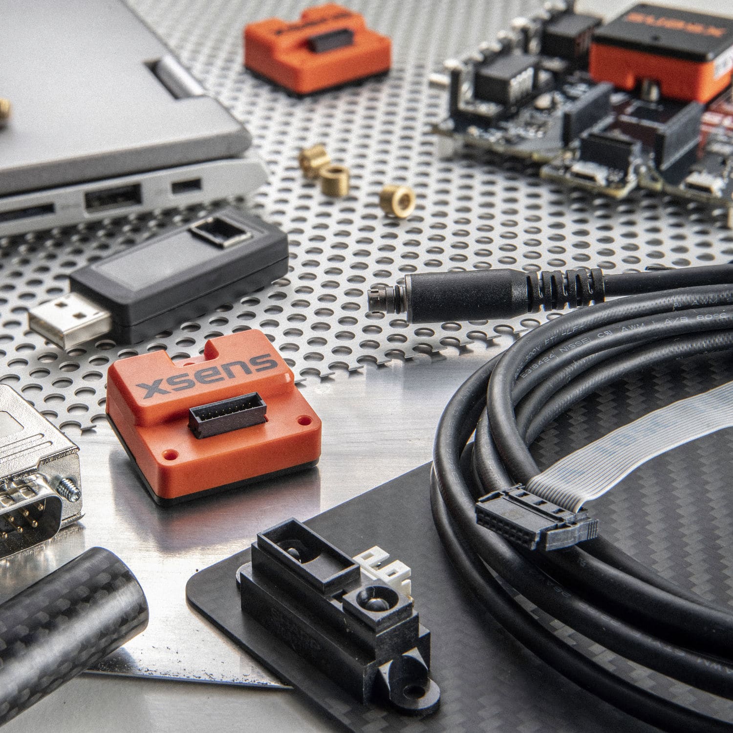 Leichtgewichtiges inertiales Navigationssystem - Xsens MTi-680 - Xsens ...