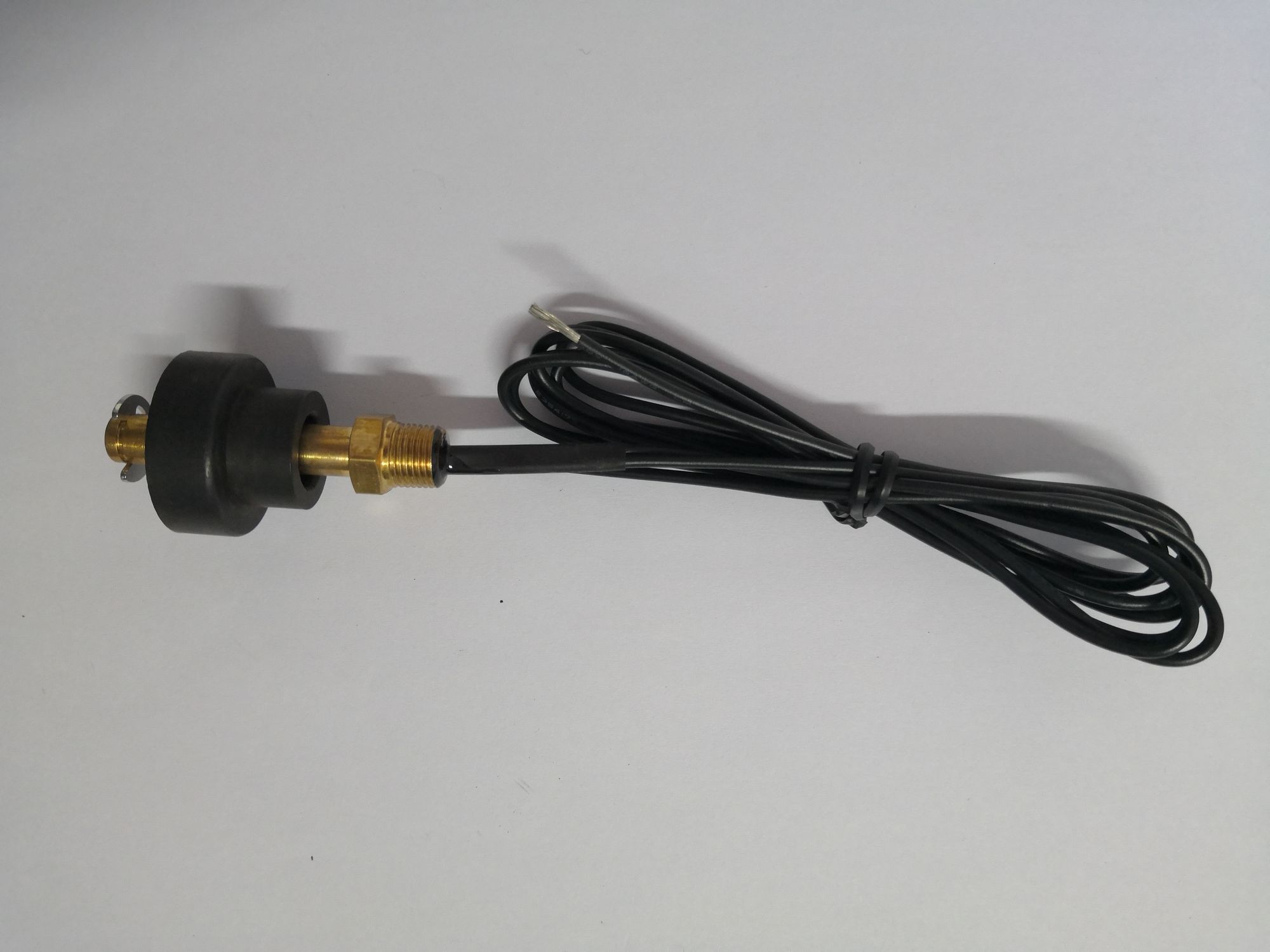 Füllstandsensor - LVLSB-2M-36''FL-B - Focus Sensing and Control ...