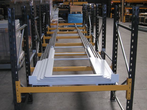 Push-back-Regal - SAAR LAGERTECHNIK GmbH - Langgut / Stahl