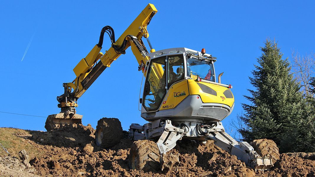 Mittelgroßer Bagger - M540 - Menzimuck - Rad / Diesel / Schreit
