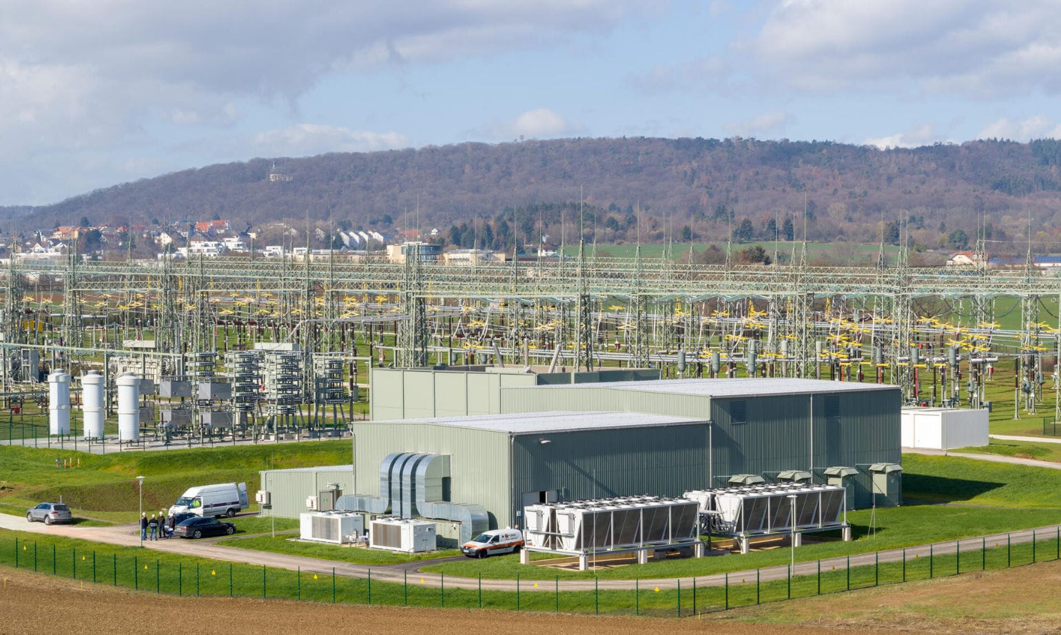 Synchronstatisch-Kompensator - SVC PLUS® (STATCOM) - Siemens Energy ...