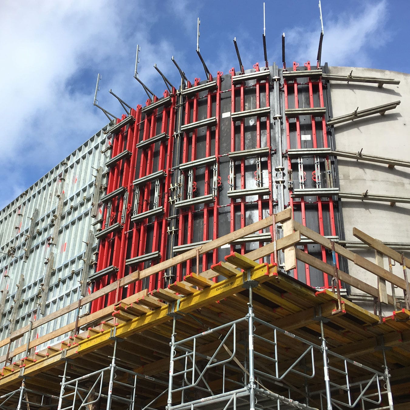 Zirkuläre Schalung - Radius - MEVA Schalungs-Systeme - gebogen / Wand ...