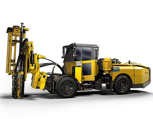 Bohrgerät für Tiefbohrung - Simba E7 - Epiroc - auf Reifen ...