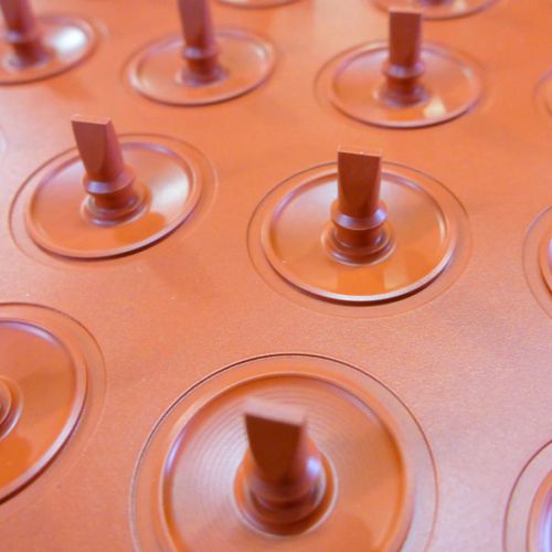 Freies Prägen - Helvoet Rubber & Plastic Technologies B.V. - Kunststoff ...