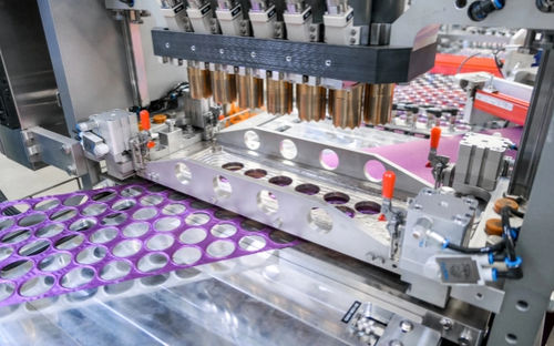 Füll- und Konfektioniermaschine / für die Lebensmittelindustrie ...